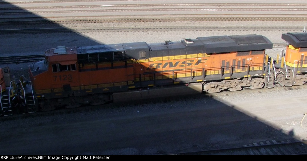 BNSF 7123